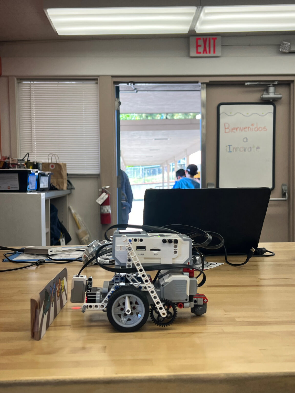 Cal Poly Students, Faculty Implement Bilingual Robotics Program at Pacheco Elementary School